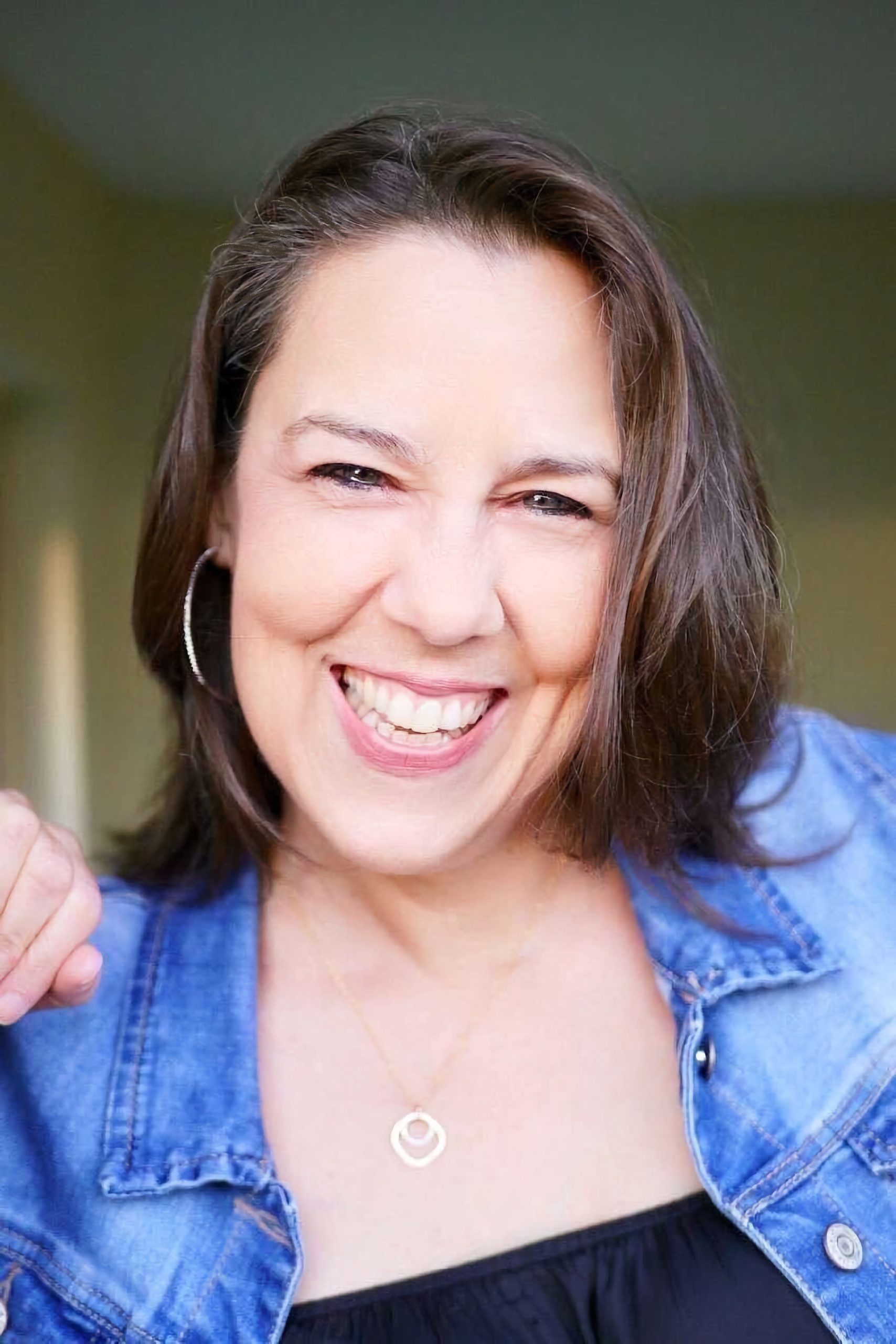 Beth Falcone • Maestra