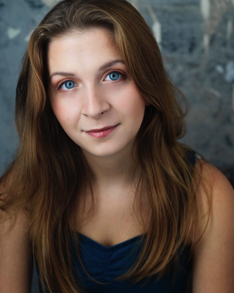 Tess Rowan • Maestra